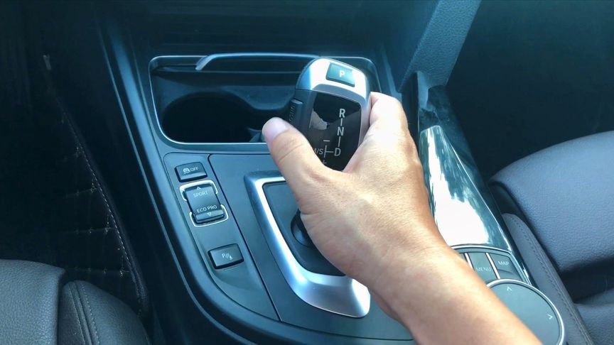 开了2年的自动挡车,做梦都没想到,换D挡技巧都不知道