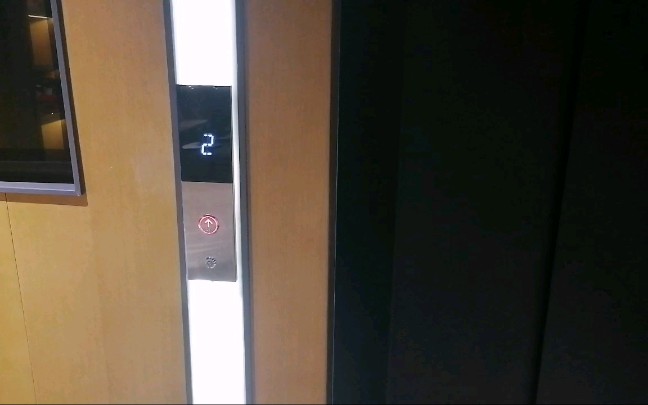 (复式楼层)超级罕见的直角贯通门电梯和楼层结构in武汉秋果酒店