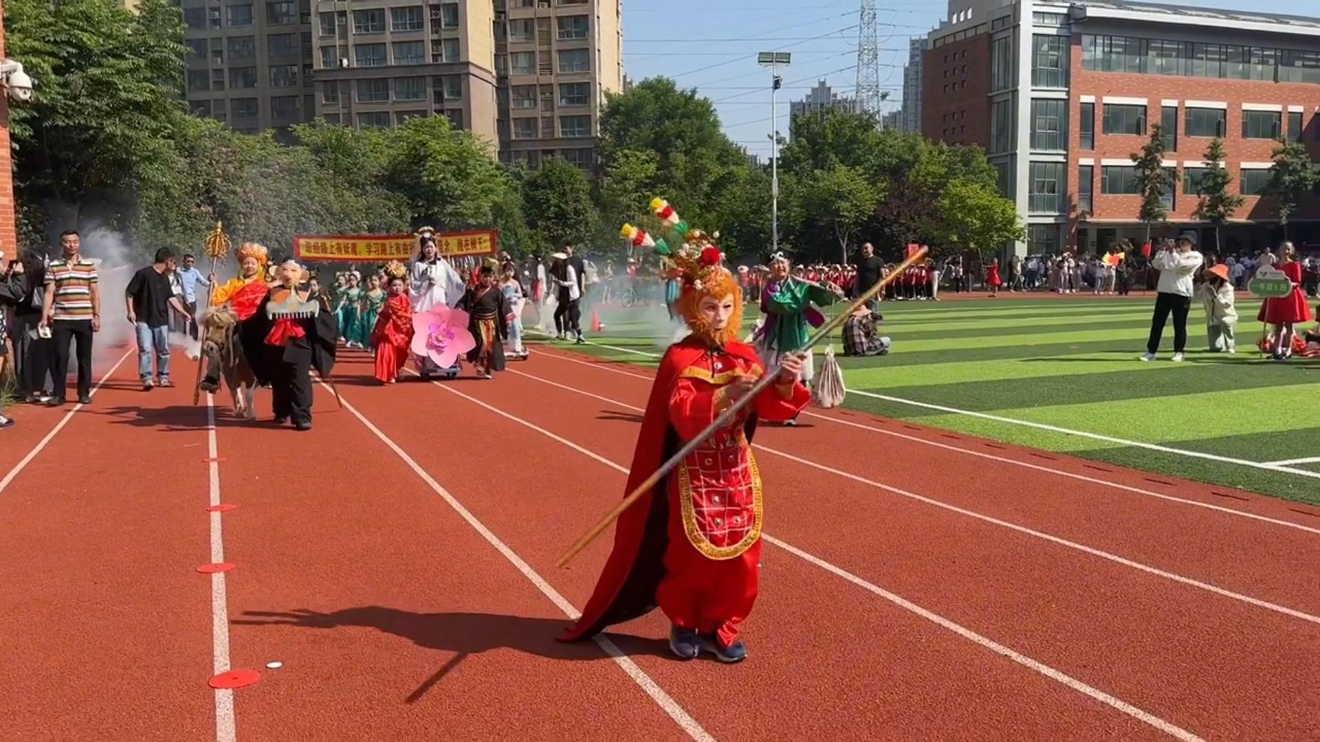 西游记各人物入场校运动会开幕式,既搞笑又隆重