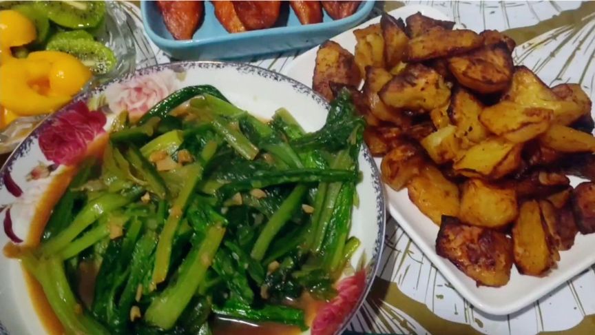 厨房忙碌一小时有荤有素,还是自己做饭经济实惠,一家人吃的开心