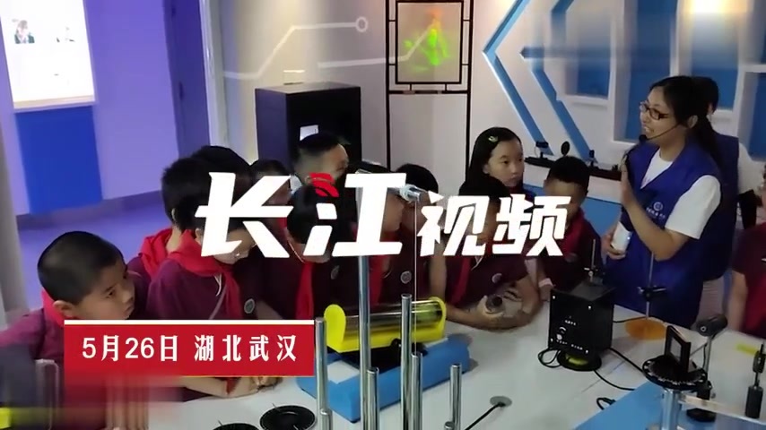 小学生走进高校物理演示实验室,探索奇妙的物理世界