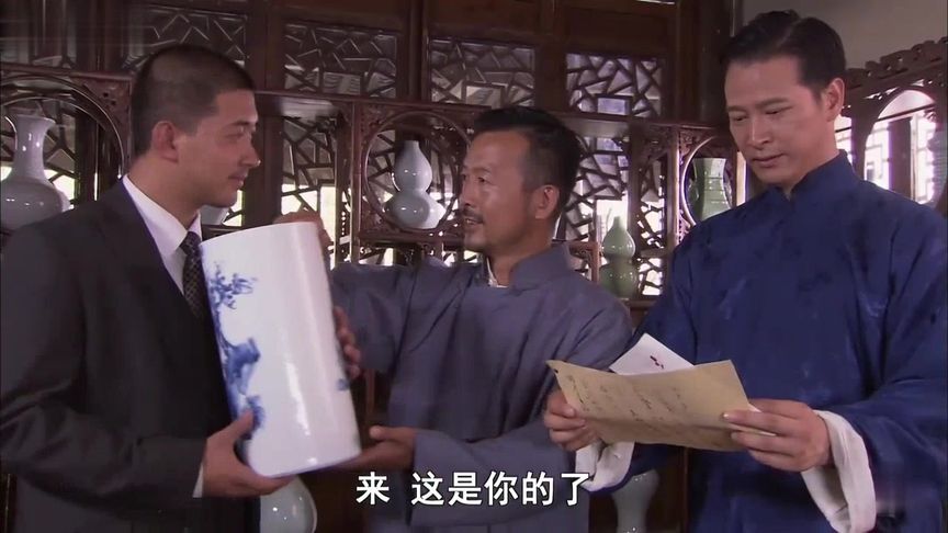 一把伞下雨天自动撑开,晴天自动收起来,一看就是套路