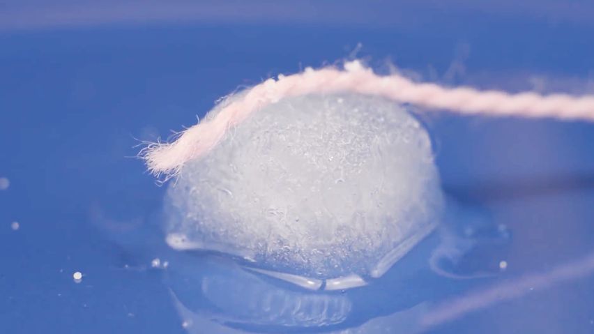 神奇的科学现象,食盐撒在冰上还能当胶水,你知道原理吗