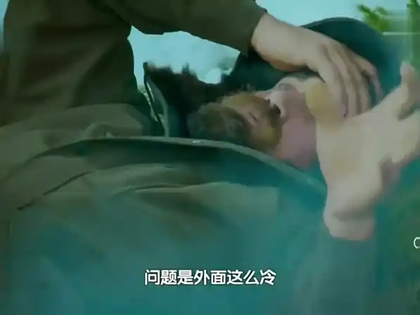 野外煮制松针茶,享受自然的味道