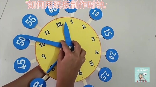 如何用纸板制作时钟