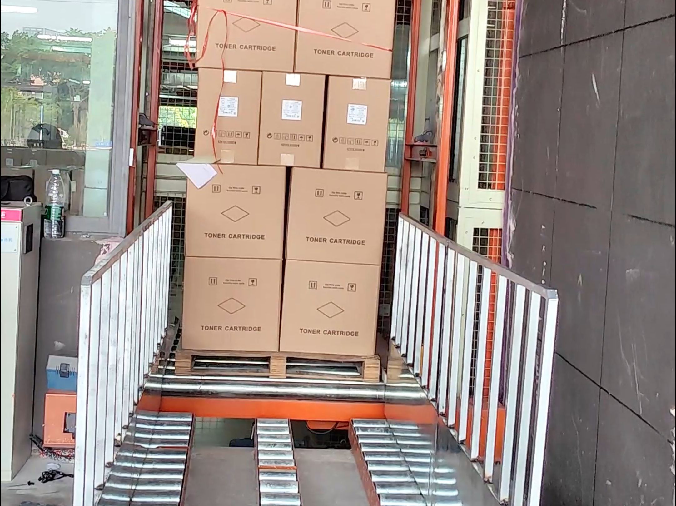 广东地牛卡板提升机,广西纸箱成品箱提升机,湖南工厂楼层货梯,贵州...