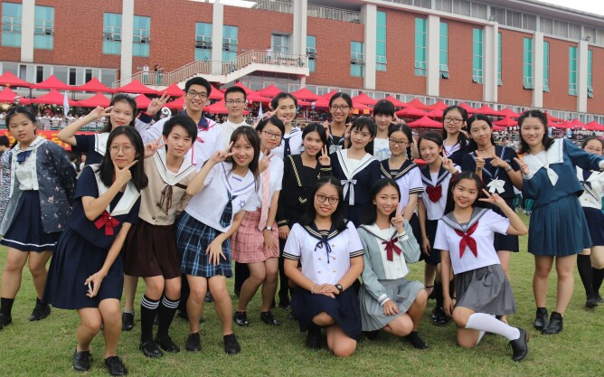 【恋爱循环】广东实验中学体育节开幕式高三(18)班齐舞[水手服][jk制服...