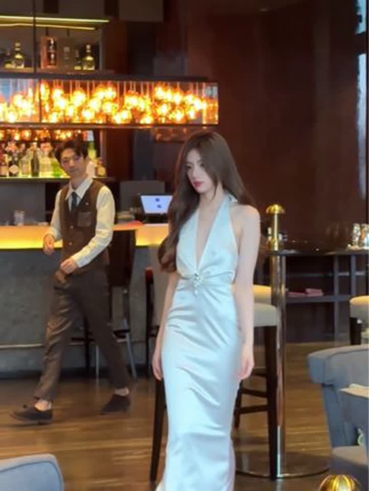 朋友拍的第三视角#氛围感 #第三视角 #御姐