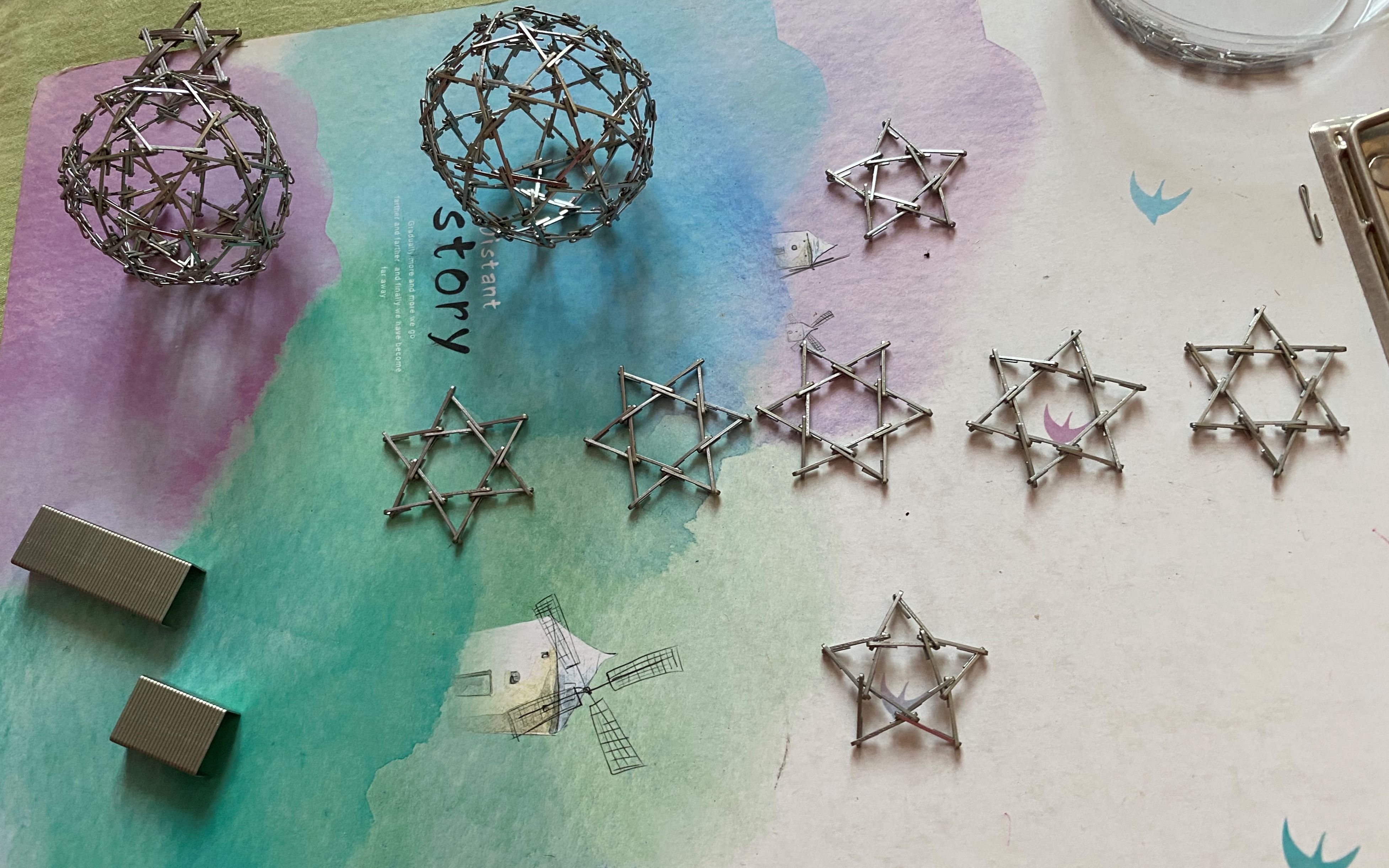 用订书钉搓个球球