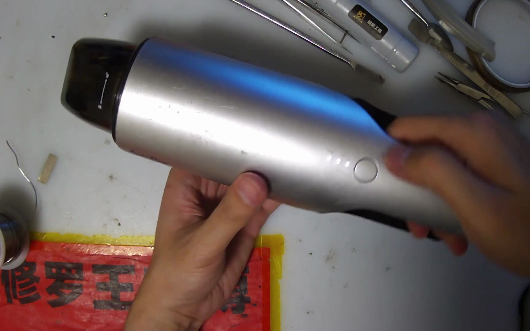 autobot v lite吸尘器开不了机,教你拆机换电池轻松修复