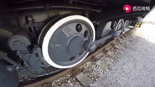 火车轮旁边挂个摄像头,带你看看轮子转动起来的变化