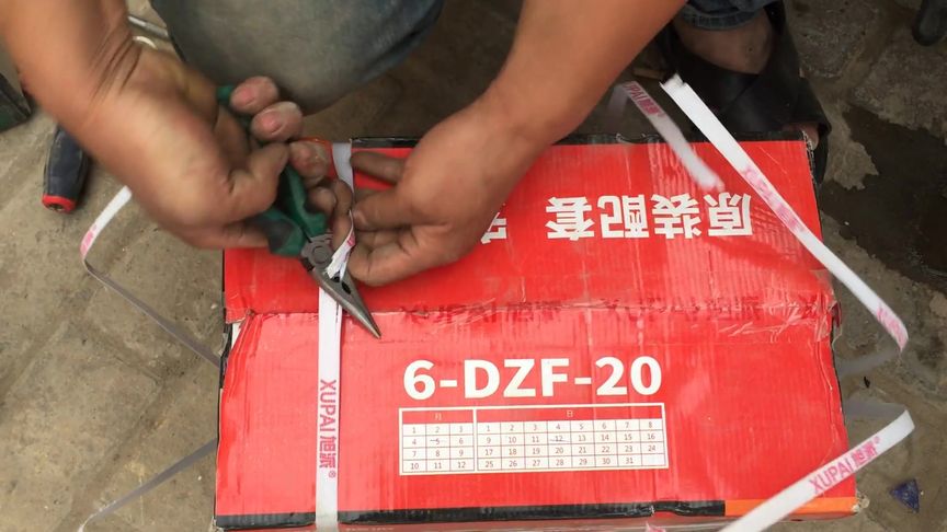 电动车电池怕换到假货还用不久,师傅教你分辨真假和使用技巧方法