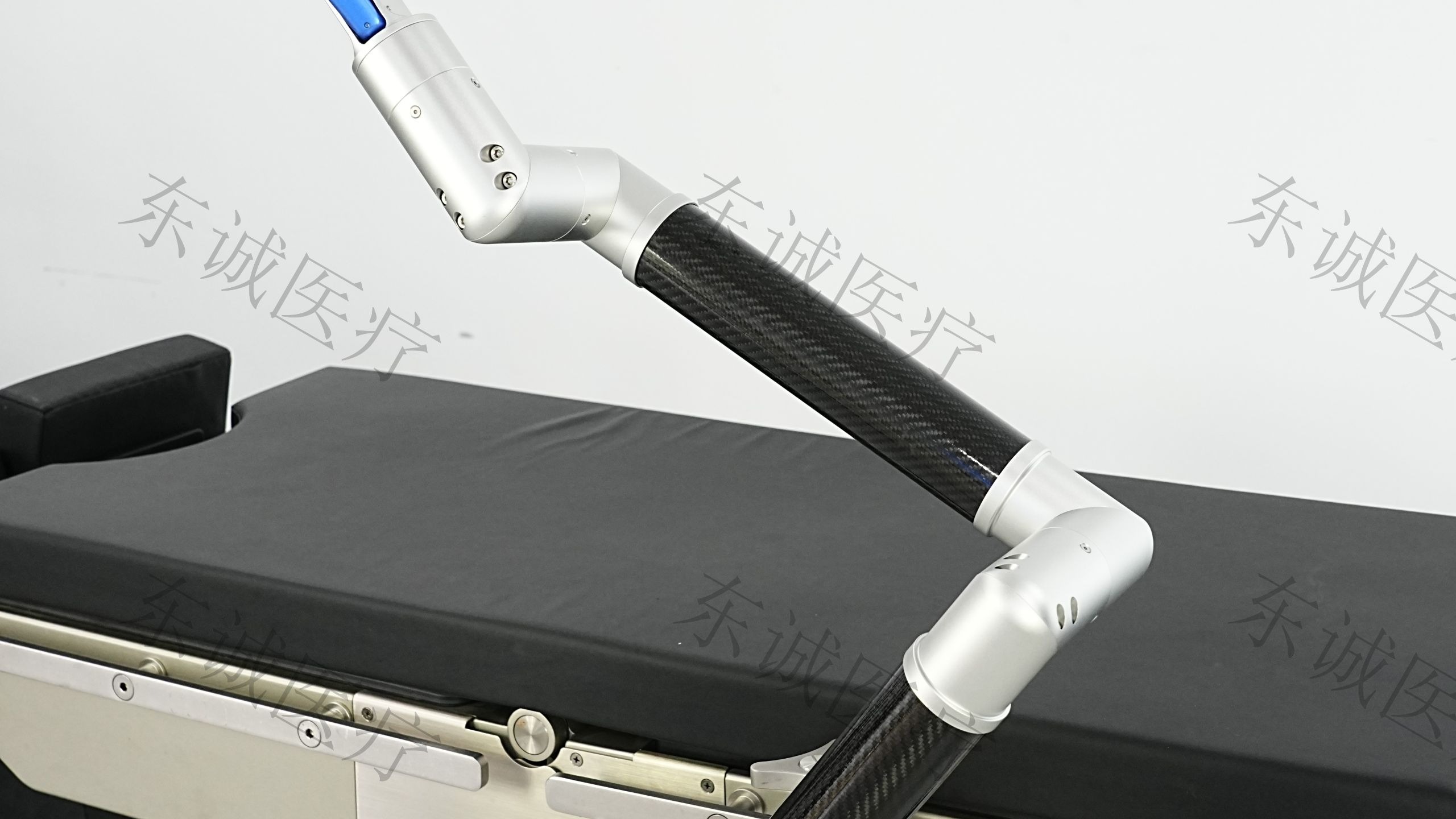 普通款蜘蛛臂:手术辅助界的 “灵活搭子”,稳如老狗!