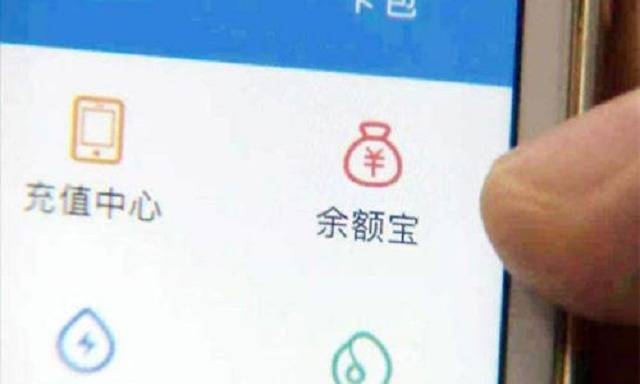 余额宝里存10万块,一个月赚的利息够生活吗?网友:交话费够了