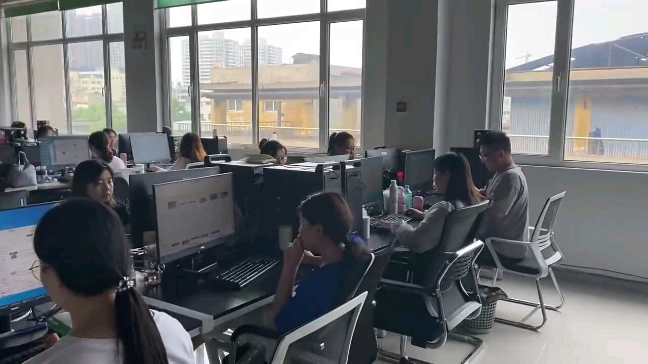 招聘客服数名淘宝店铺线上客服任职要求; 1、30周岁-55岁以下,女性。 ...