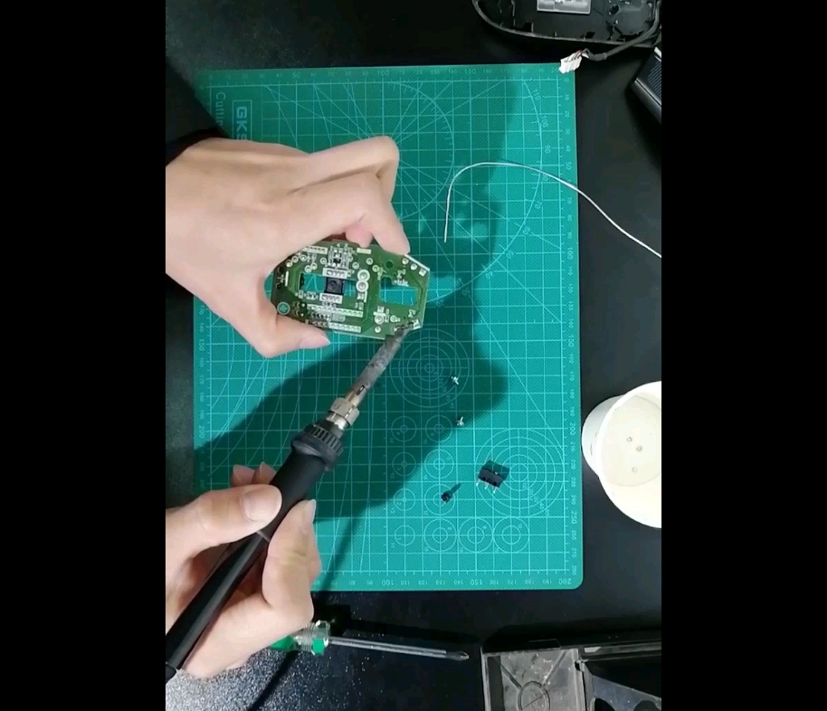 鼠标按键失灵#维修#微动开关 几百元买的鼠标,按键失灵,舍不得扔,花几...