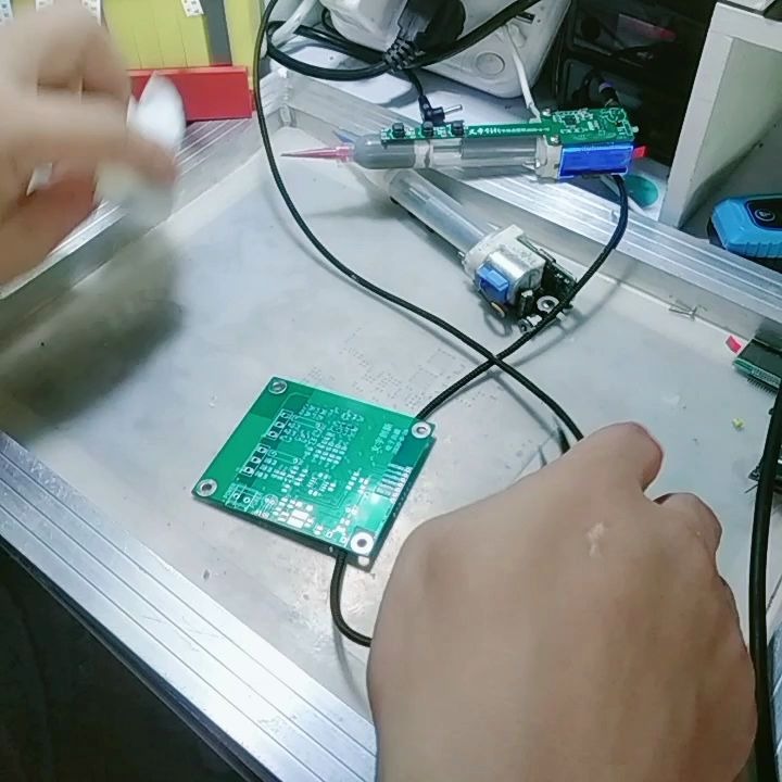 小批量焊PCB不再痛苦,文宇锡浆焊油电动挤出机操作演示