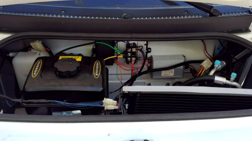 低速电动车,5000千瓦智能增程器发电机,没电也能跑,冷暖空调