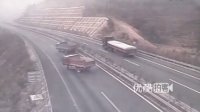 [拍客]雨天高速路车辆行驶事故百态
