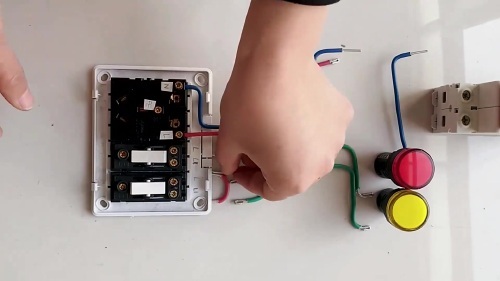 五孔双开的接线方法 零基础学电路 家庭安全用电 安全用电
