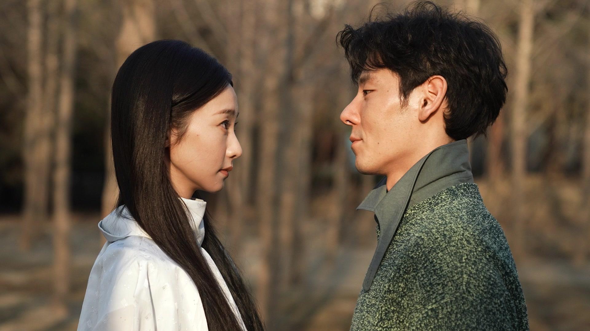 #蒋奇明张艺凡雨夜私奔芭莎大片 相触的掌心把倒计时熔化