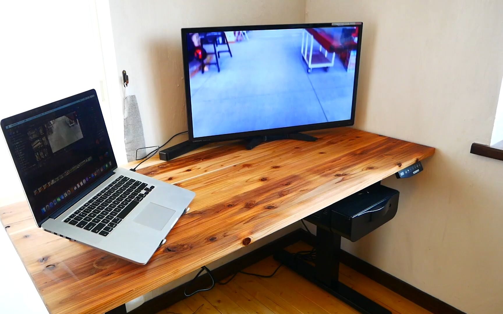 简单的升降办公桌