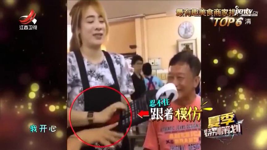 服务员的手速可以多快?姑娘结账敲计算器的速度,顾客都看呆了