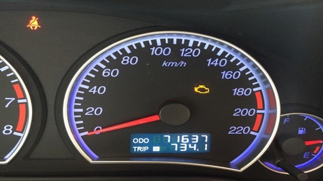 ./b>亮黄灯 检测说是氧传感器