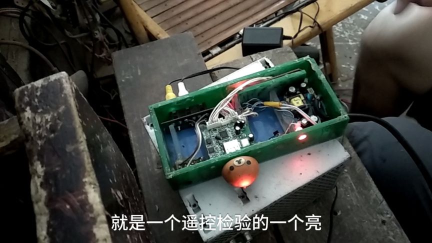 废物利用制作U盘播放器,遥控好坏检验器,提供音频信号ߓ�。