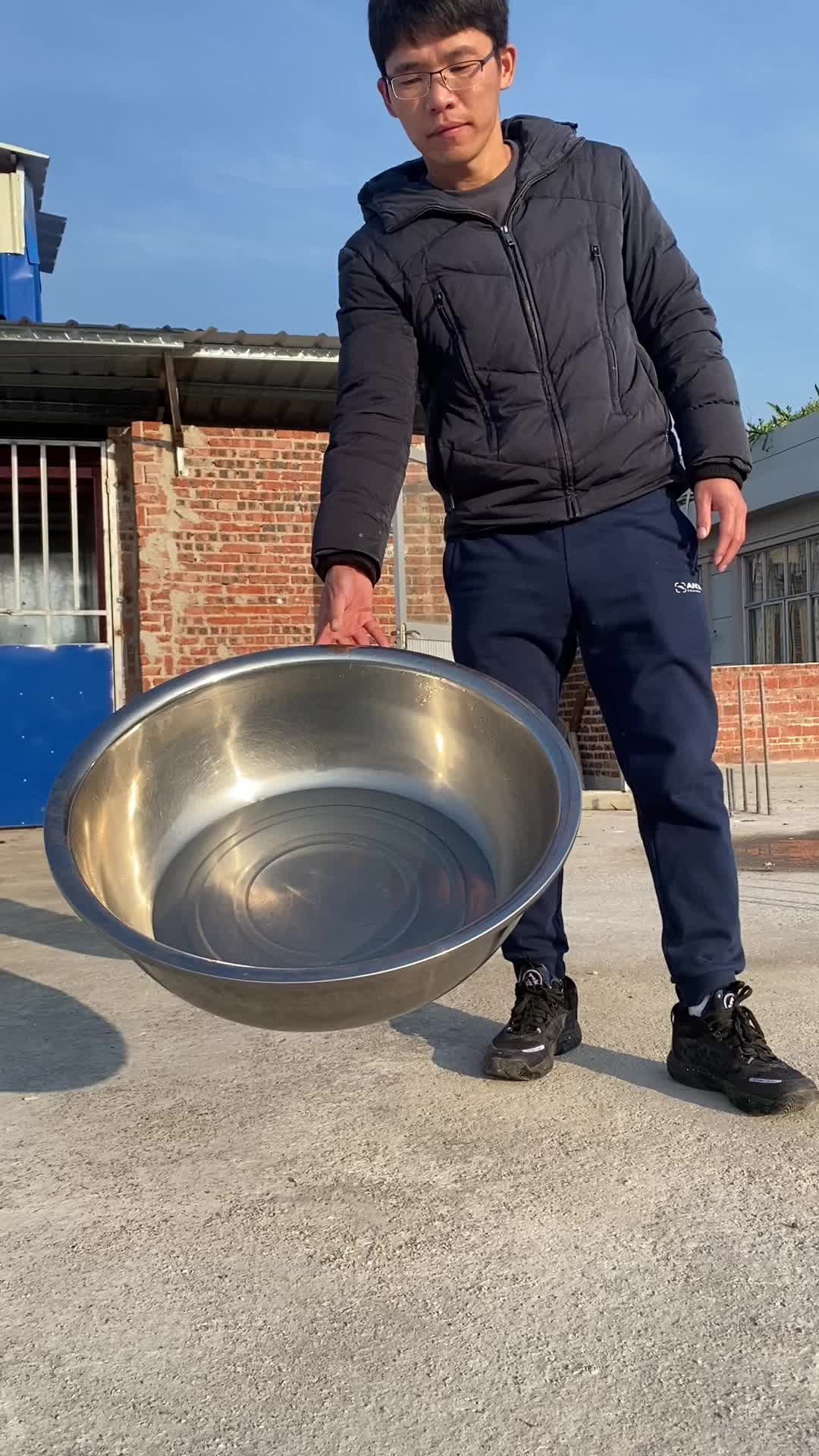 干八角会浮起来,大家知道怎么选八角了吗,一定要选足干无硫的八角哦#...