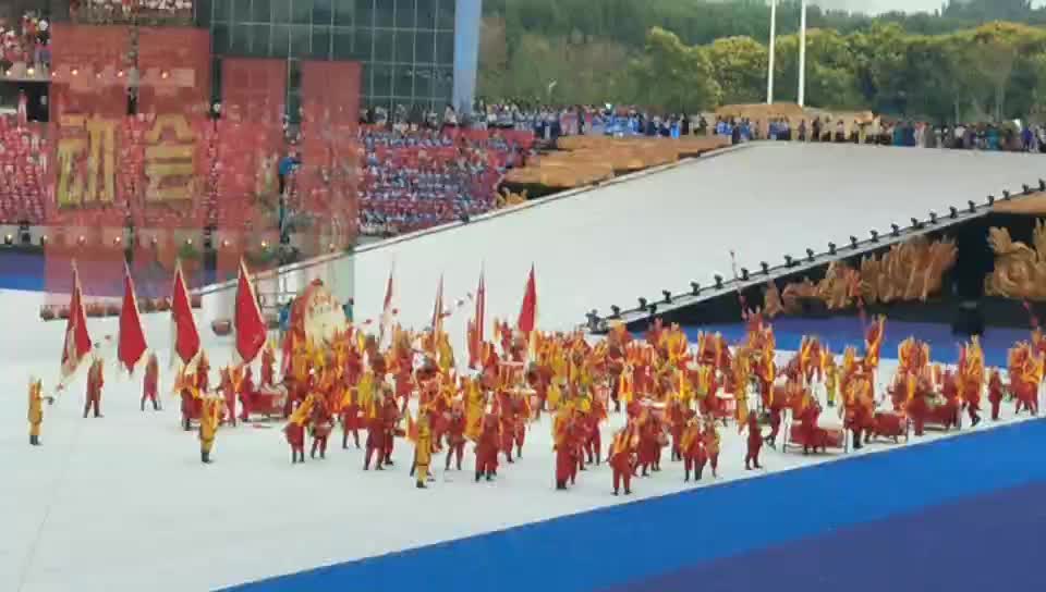 第十一届全国少数民族传统体育运动会盛大开幕,具有中原特色