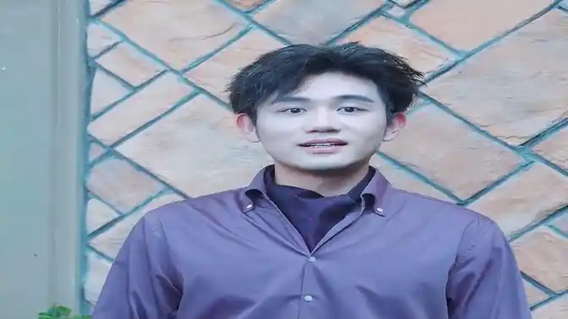 男人去上厕所,却看到辣眼睛的一幕