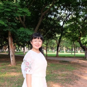 爱讲故事的芳芳老师 