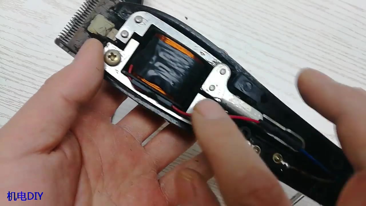 理发用的电推子拆解!结构简单明了