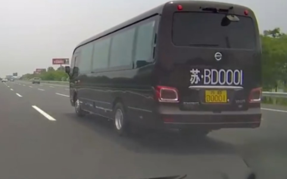 看车牌号是惹不起的车!能进上海市里不?