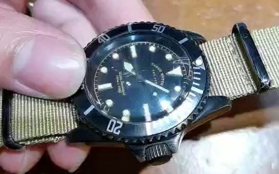 VAGUE手表旋入式表冠如何调节时间