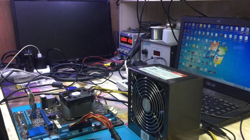 电脑开机风扇转一下停下来,又自动开机风扇转一下反反复复?