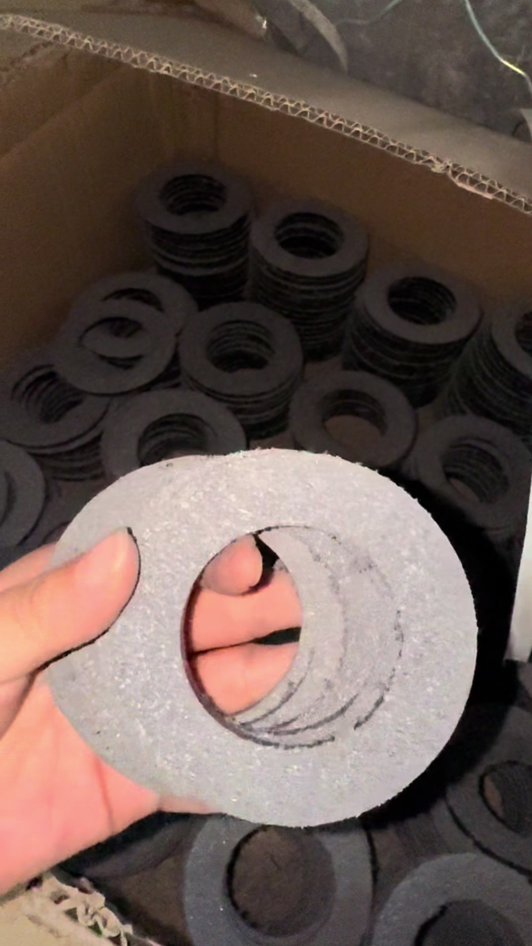 刹车片磨损及时更换 刹车片磨损及时更换,防止发生故障,造成安全事故,...