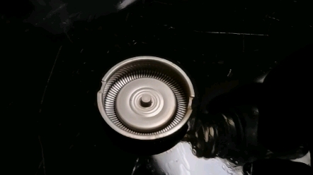 ...的刀头和电池,朕当然得亲自动手把我爹留下来的这个老宝贝给它复活。