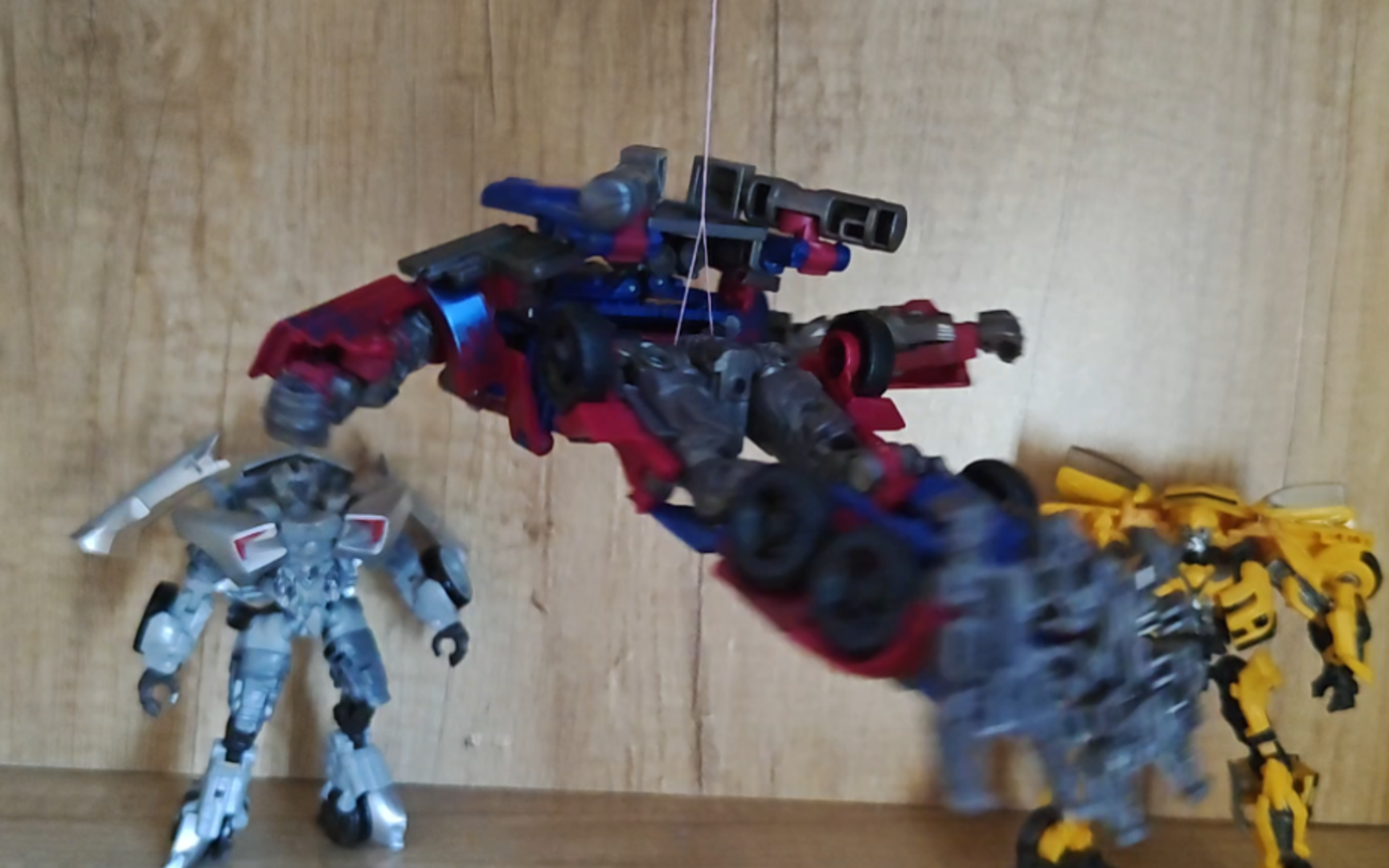 变形金刚3删减片段:得知铁皮牺牲的擎天柱