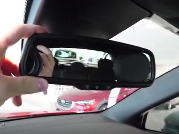 触摸仪表盘上的运动按钮,数字仪表盘上所有字体突然都会变成斜体