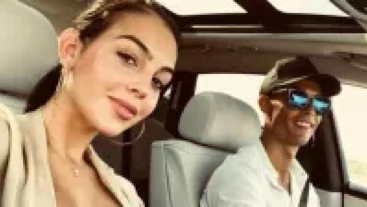 C罗为何会超模伊莲娜分手,看到乔治娜身材后,你全会明白