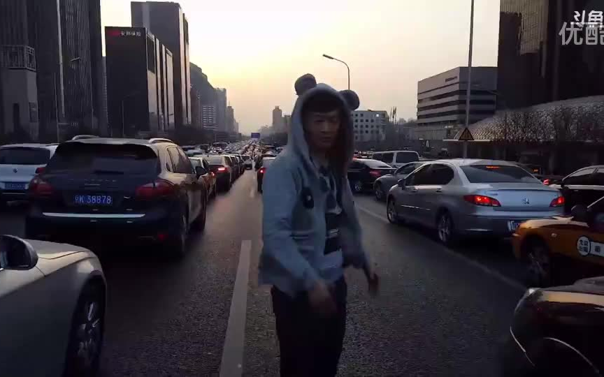 霹雳爷们儿 暴堵!源儿在长安街上跳街舞