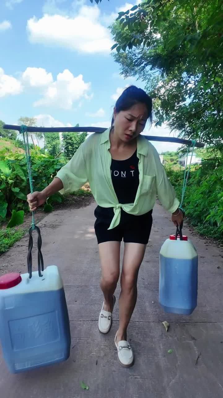 ...一个小小的举动,就能让人神清气爽,仿佛世界就是这么简单#我的乡村...