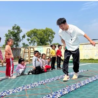 幼儿园雪碧哥哥