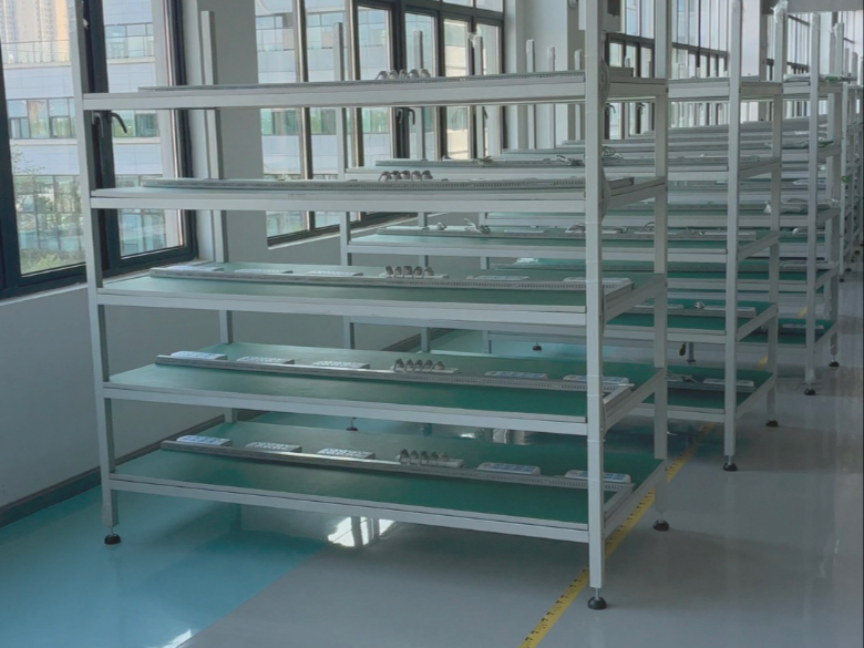 定制电脑主机老化车现场安装中!