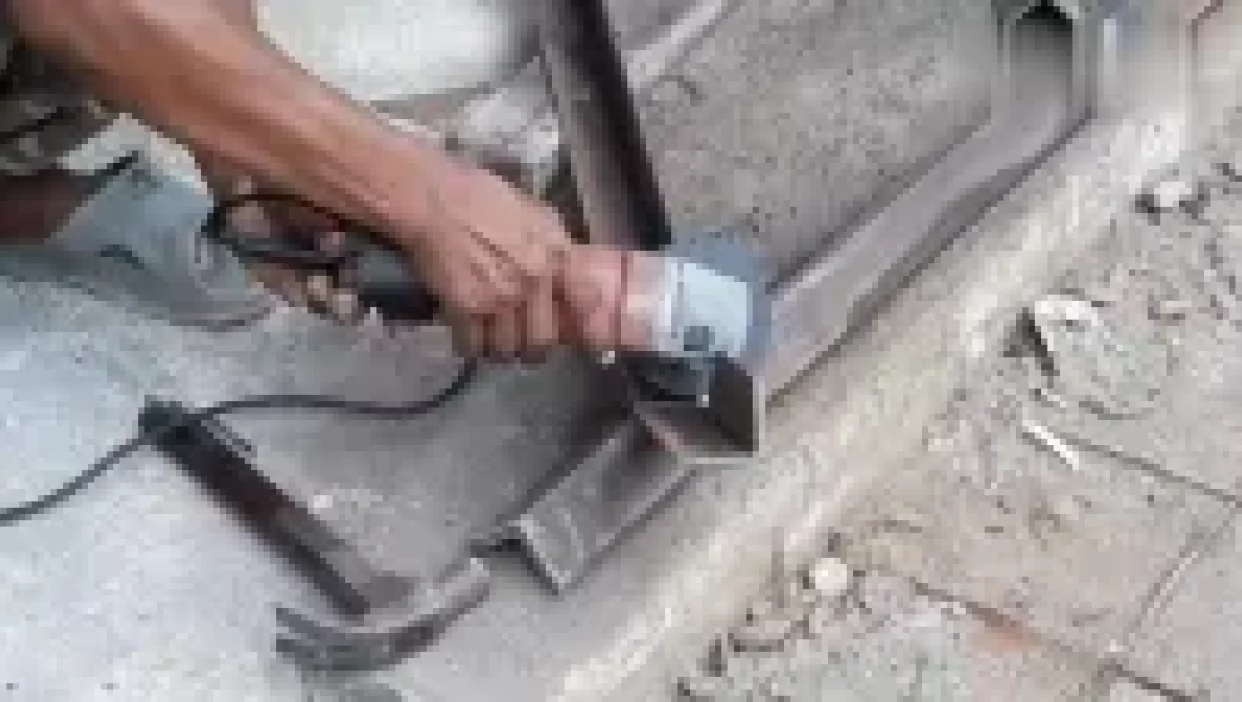 焊工师傅教大家角铁折弯技术,这样切割后能折成90度角