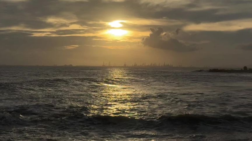 ...生活到处都是发着光的。不要因为暂时的困难闷闷不乐,一切都会好...