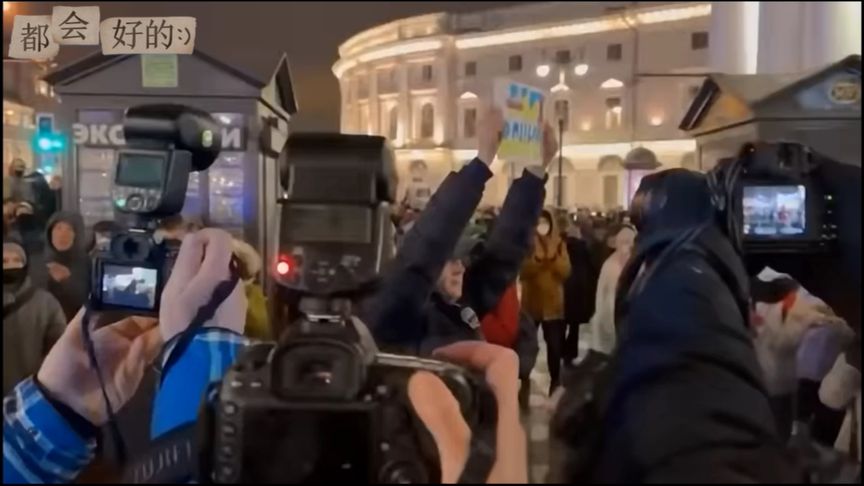 俄罗斯多地爆发反战游行,出动大批量的警察逮捕大批抗议者!