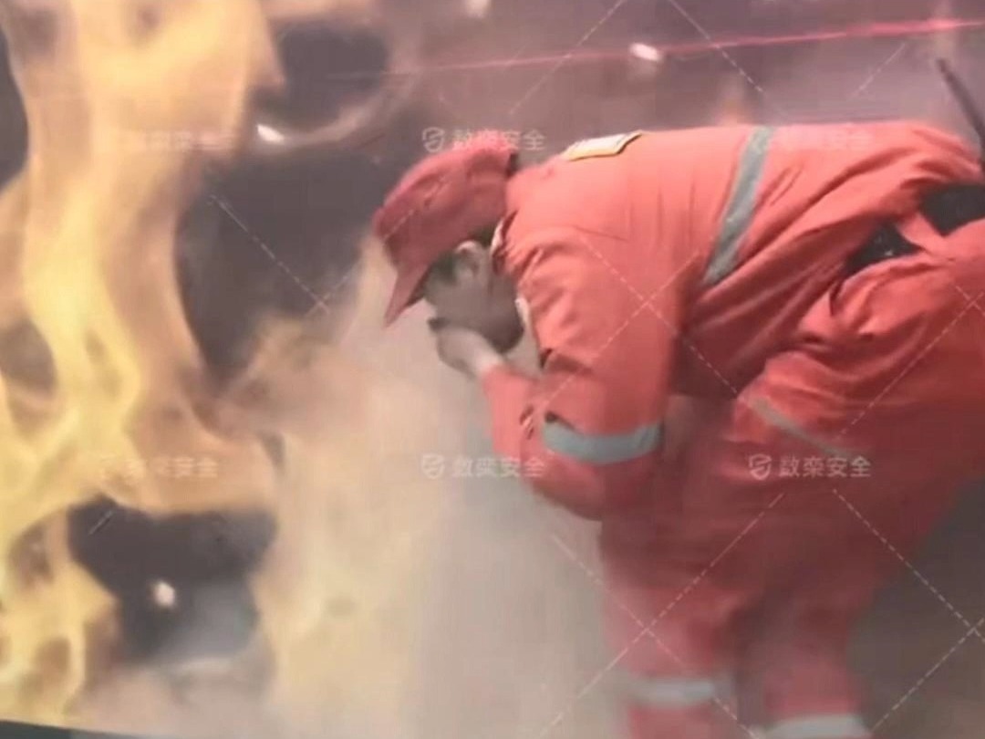 小火快跑,浓烟快躲!VR消防安全模拟“烟雾逃生”系统体验馆
